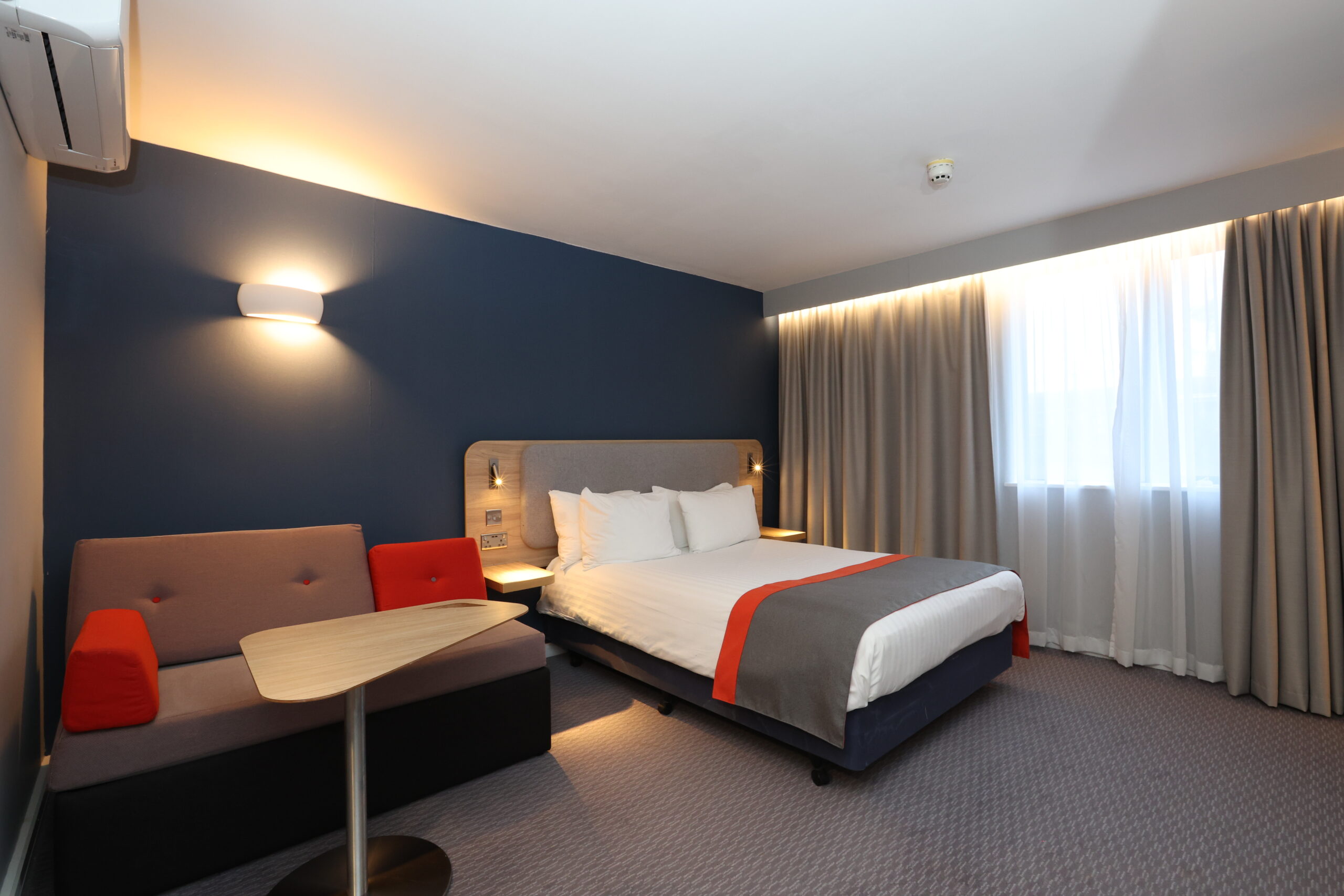 Cosy Double Bedrooms - Knowsley Inn & Lounge